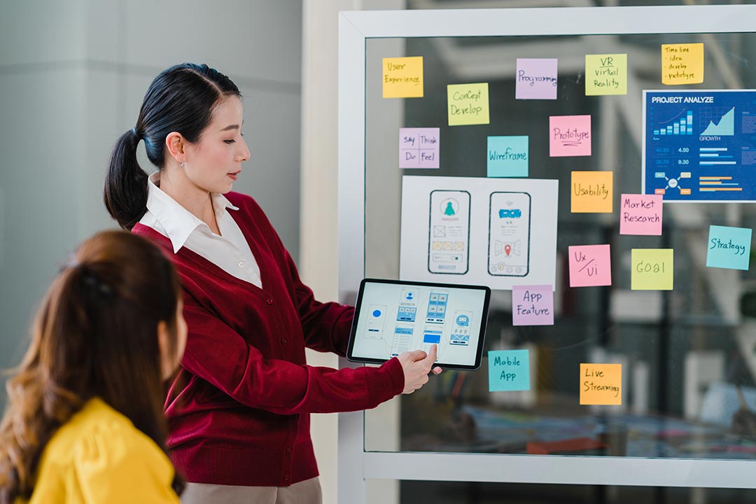 Mastering The Debrief Meeting: A Guide To Effective Hosting EventsCase.com